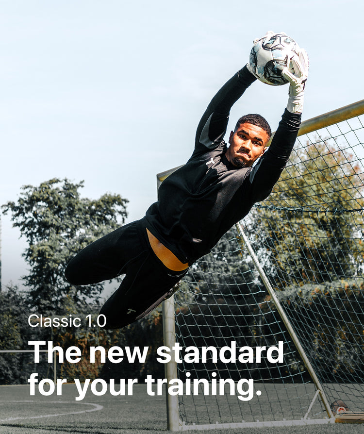 PERFORMANCE GOALKEEPER GLOVES FOR ALL SURFACES