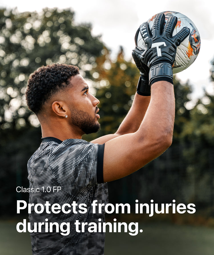 PERFORMANCE GOALKEEPER GLOVES FOR ALL SURFACES