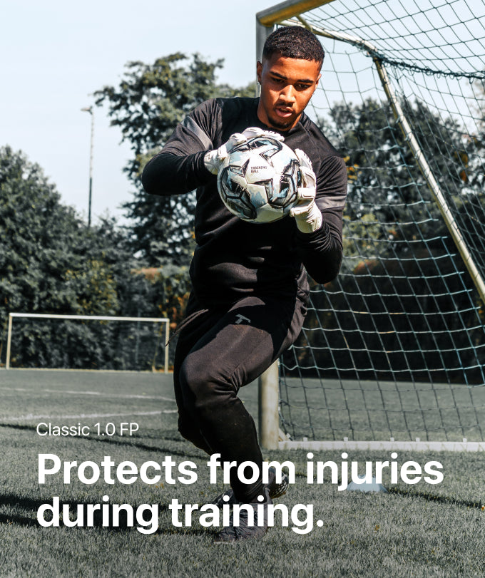 PERFORMANCE GOALKEEPER GLOVES FOR ALL SURFACES